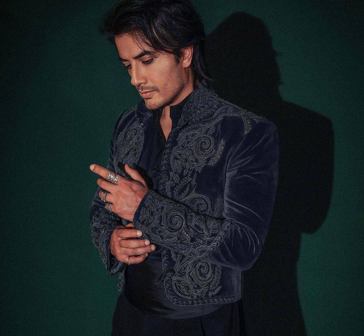 Ali Zafar honoured with Best Pakistani Singer award at DIAFA 2023