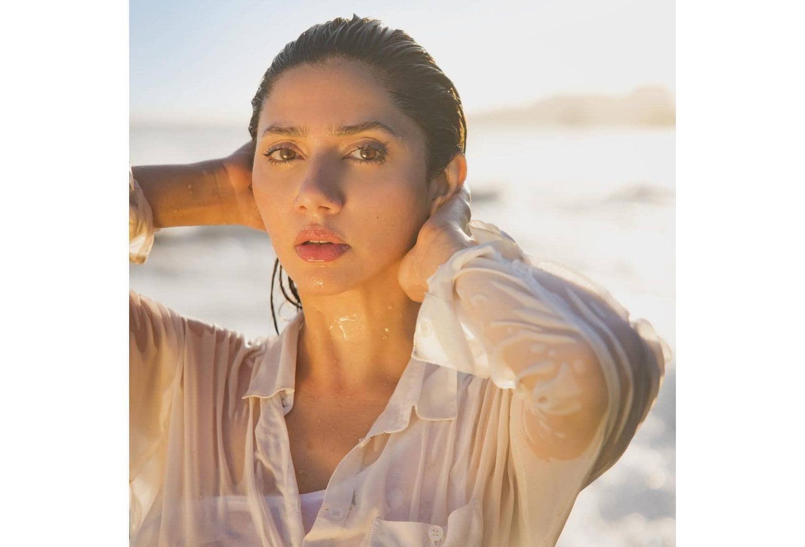 Mahira Khan sets temperature high with sizzling beach photoshoot