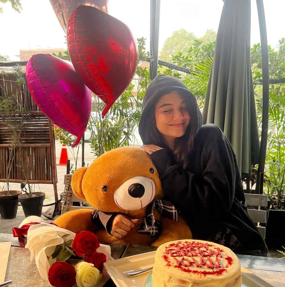 Romaisa Khan celebrates 23rd birthday with friends