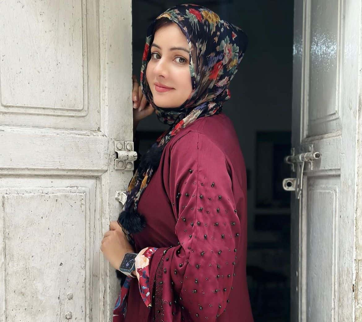 Rabi Pirzada s cryptic post with mystery man raises eyebrows