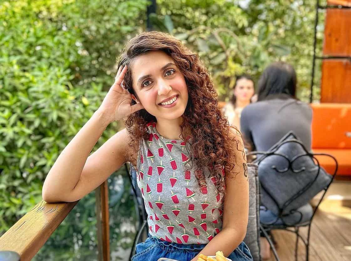 Hira Umer draws flak for her bold beach pictures