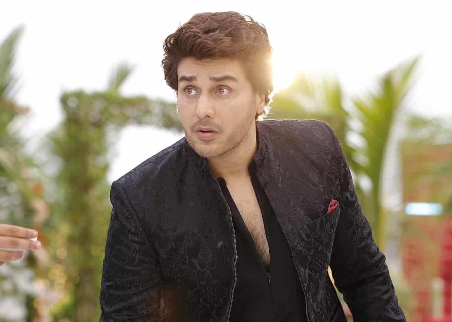 Ahsan Khan raises voice for Palestine at BCW 23 with placard and keffiyehs