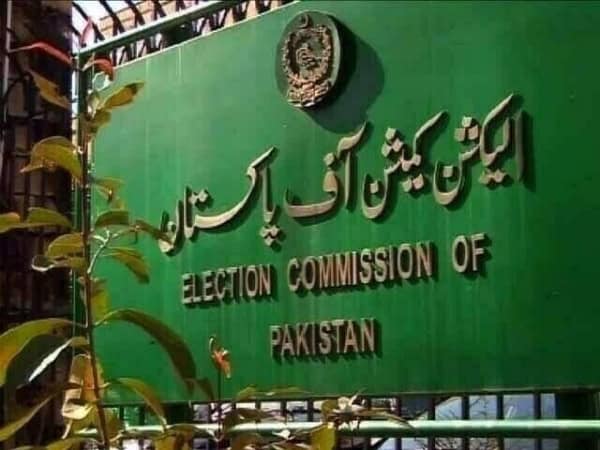 ECP likely to move Supreme Court against restoration of PTI s bat symbol