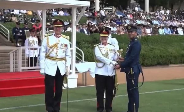 Pakistan Army cadet wins Sword of Honour at Australian Defence Force ...