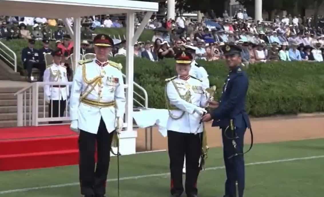 Pakistan Army cadet wins Sword of Honour at Australian Defence Force ...