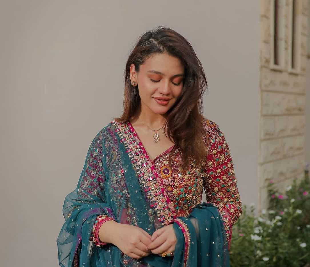 Zara Noor Abbas flaunts her hair transformation