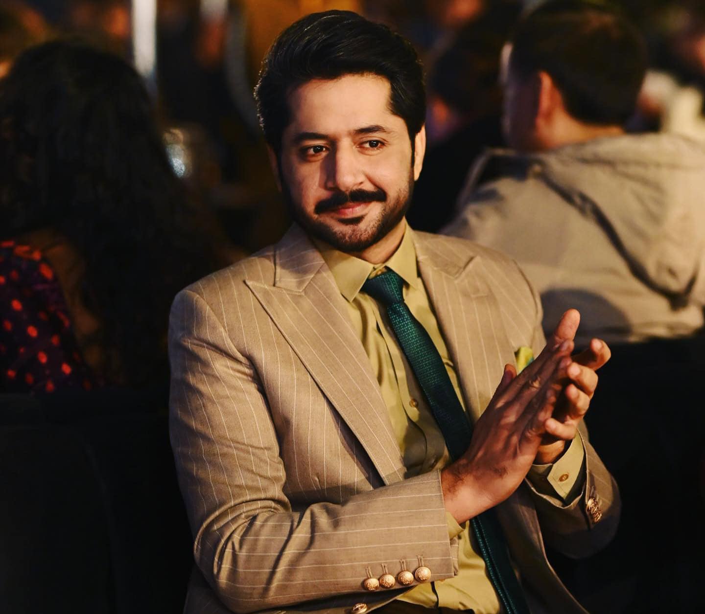 WATCH — Netizens appreciate Imran Ashraf for taking consent before ...