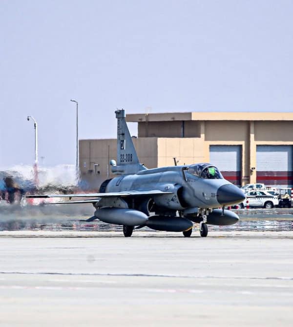 Pakistan Air Force to establish second squadron of latest JF-17 fighter ...