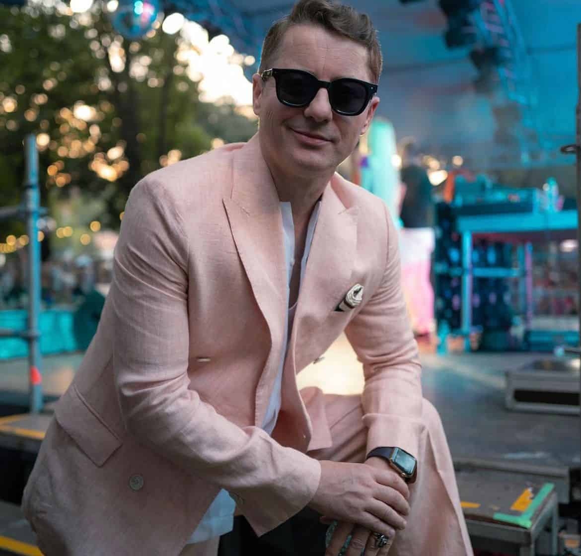 Romanian singer Akcent steals the spotlight days before Pakistan s ...
