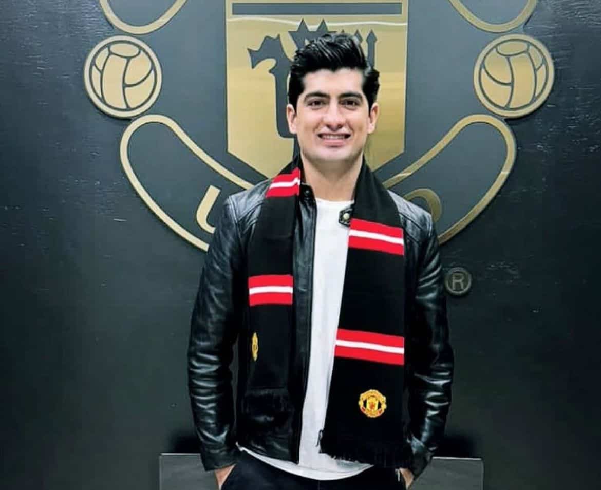Naseem Shah goes viral for hilarious singing video