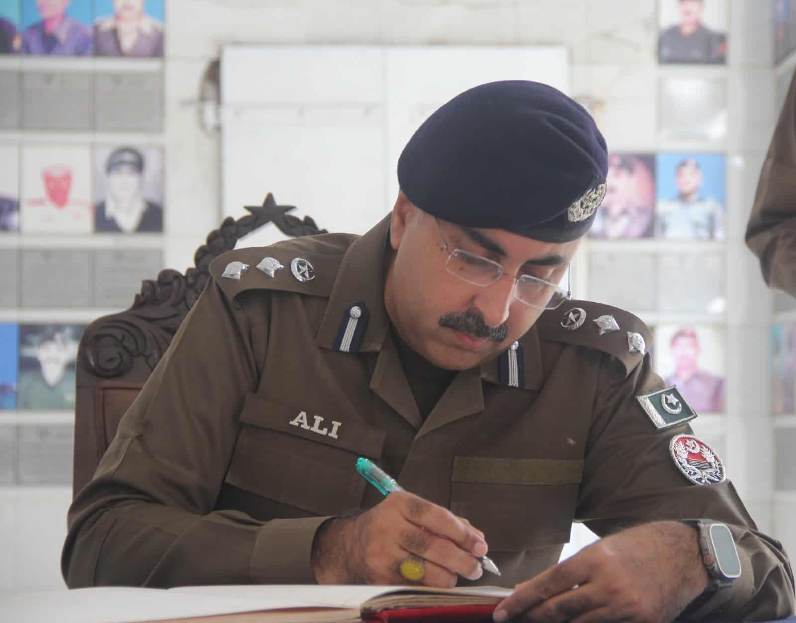 Ali Nasir Rizvi replaces Dr Akbar Nasir Khan as Islamabad IGP