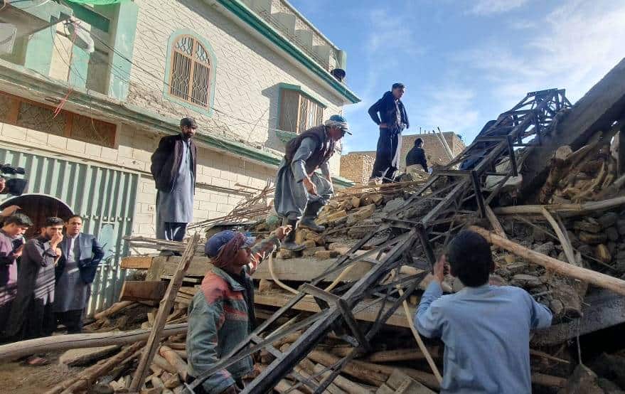 At least nine crushed to death in Multan building collapse