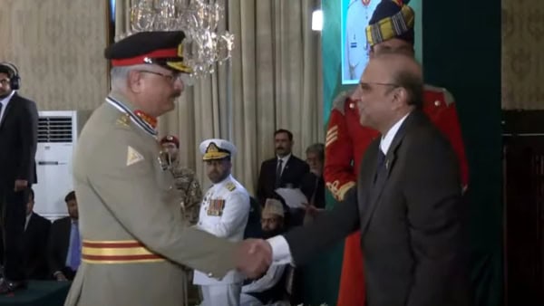 President confers military awards on Pakistan armed forces officers
