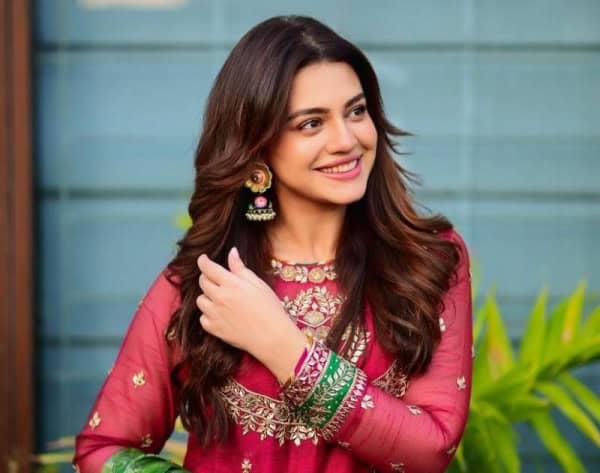 Zara Noor Abbas defends Asma Abbas amid criticism over Eid collection ...