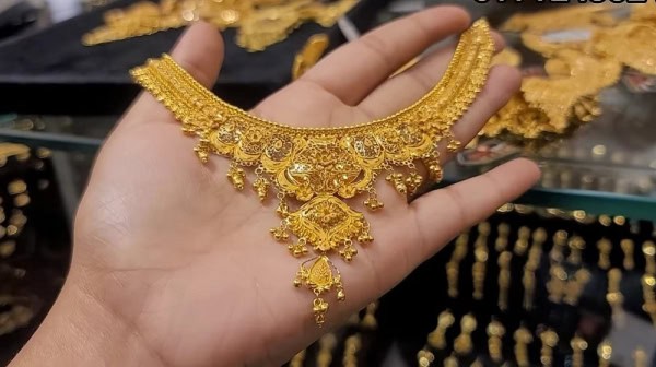 Gold prices see slight decrease in Pakistan