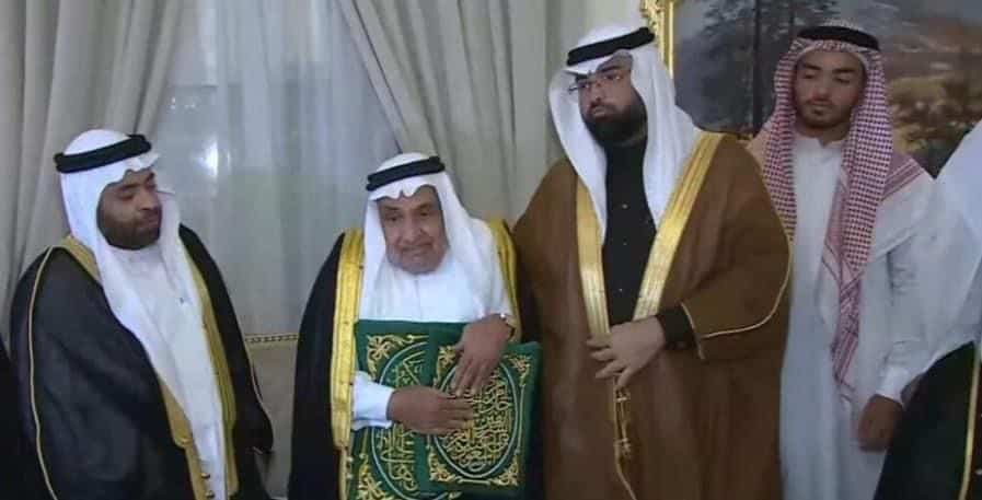 Sheikh Abdul Wahab Al Shaibi receives key to Holy Kaaba in historic ...