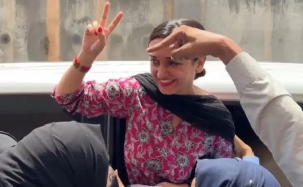 Sanam Javaid arrested in Peshawar; PTI decries ‘daylight abduction’