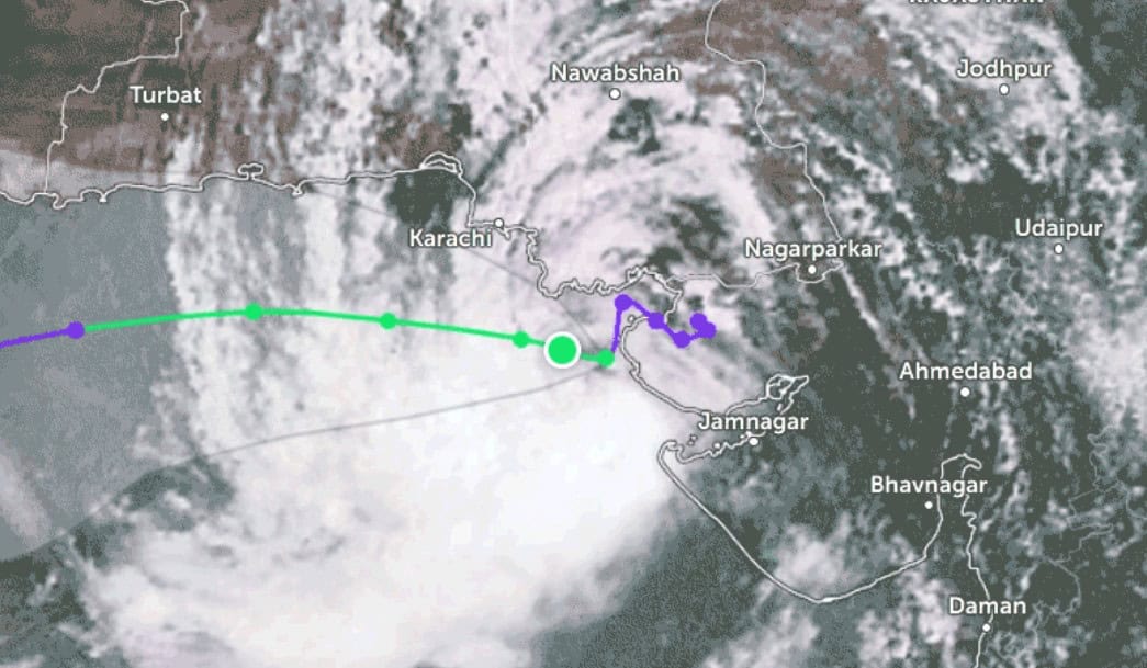 Cyclone ASNA diverts from Pakistan Coast; Karachi braces for heavy ...