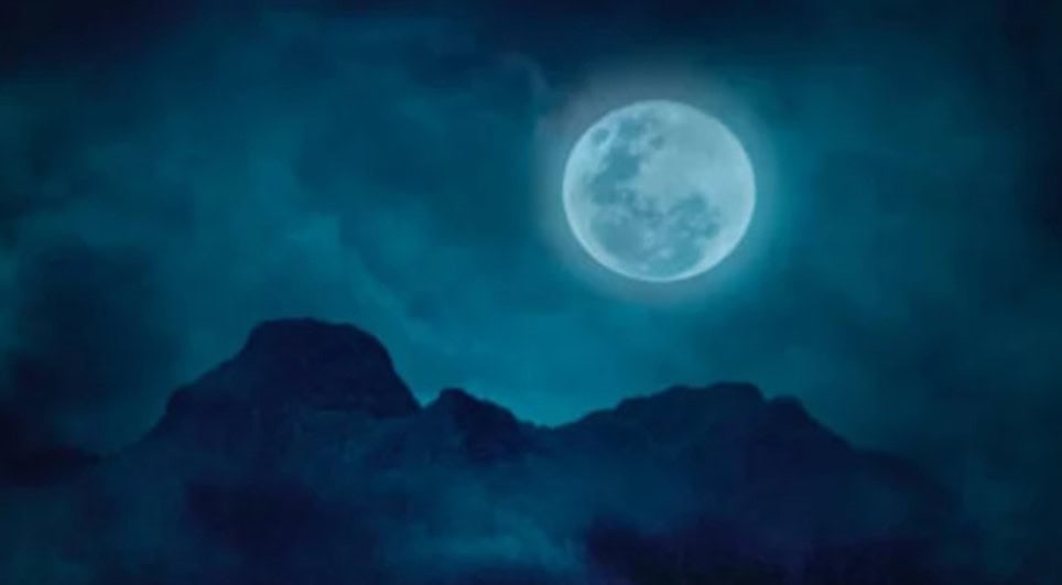 Super Blue Moon dazzles Pakistan sky in rare astronomical event; See ...