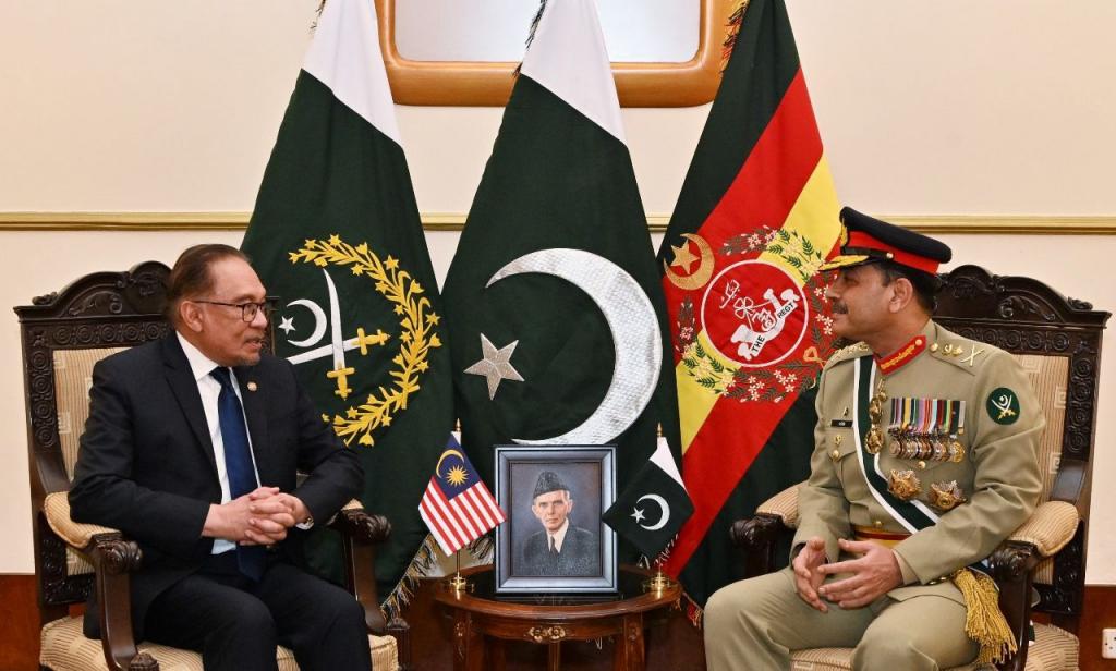Malaysian PM, Pakistan Army chief discuss defence cooperation