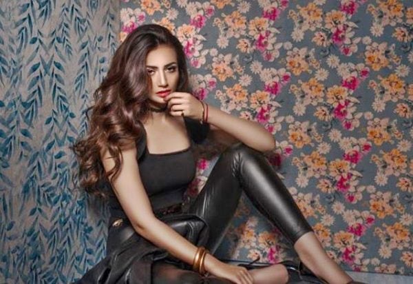 Sana Javed comes under fire for flaunting Bold look in viral pictures