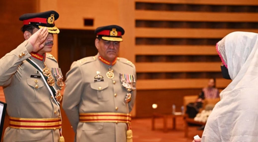 COAS confers awards on Pakistan Army officers, soldiers for gallantry acts