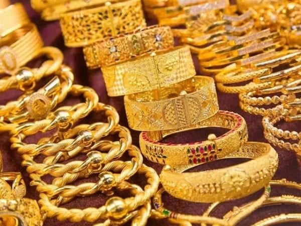 Gold price dips by Rs1,600 per tola in Pakistan