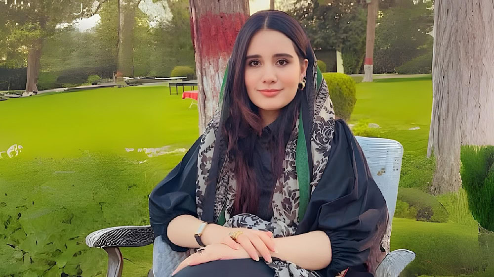 Pakistani novelist Alishba Khan Barech wins ‘Young Woman of the Year’ award