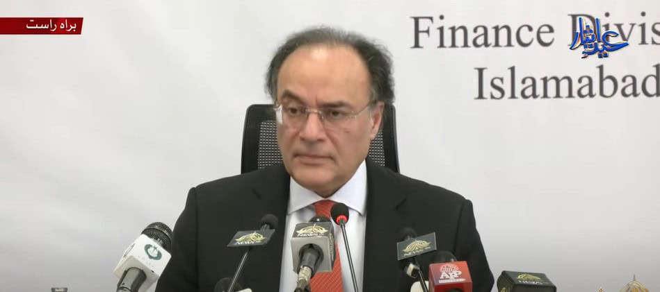 Finance Minister unveils Pakistan Economic Survey 2024-25