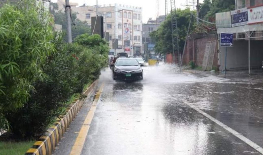 Lahore welcomes first Monsoon showers, Rain to persist till July 1