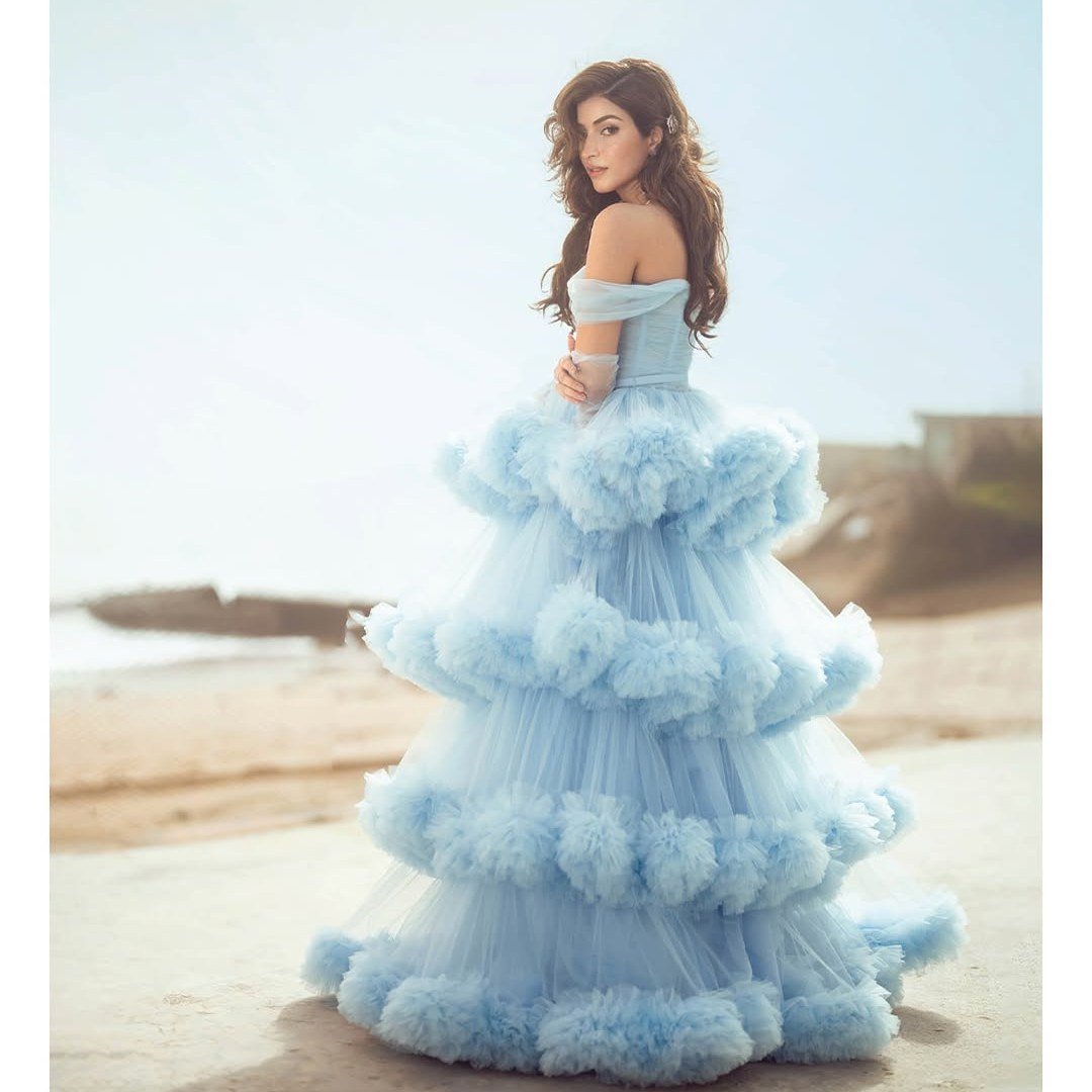 Kinza Hashmi channels Fairy-Tale Beauty in Stunning Gown; See Viral ...
