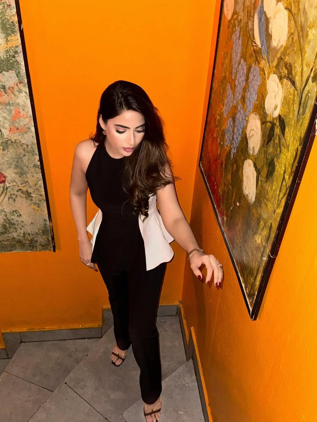 Saboor Aly stuns in Chic Sleeveless Top; See sizzling pics here