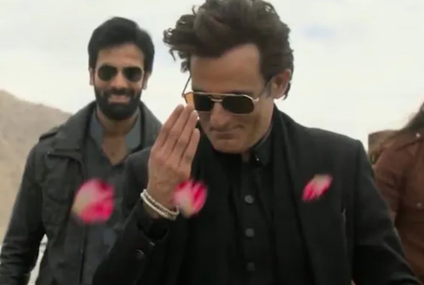 Has Akshay Khanna copied Father Vinod Khanna’s Dance Moves in ...